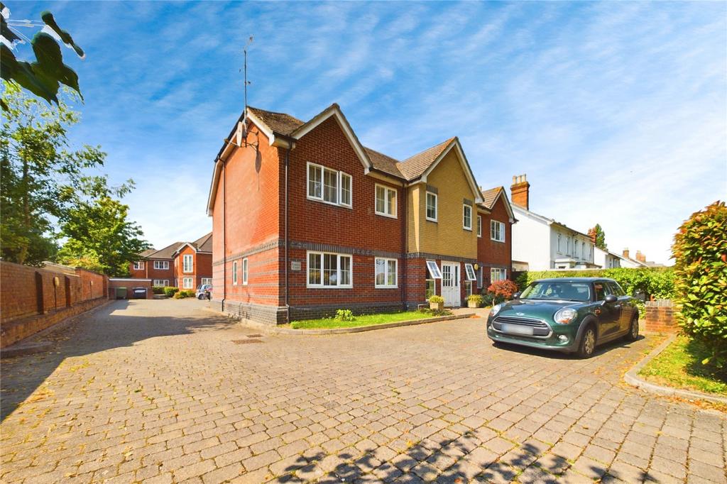 Armour Road, Tilehurst, Reading... 2 bed apartment - £230,000