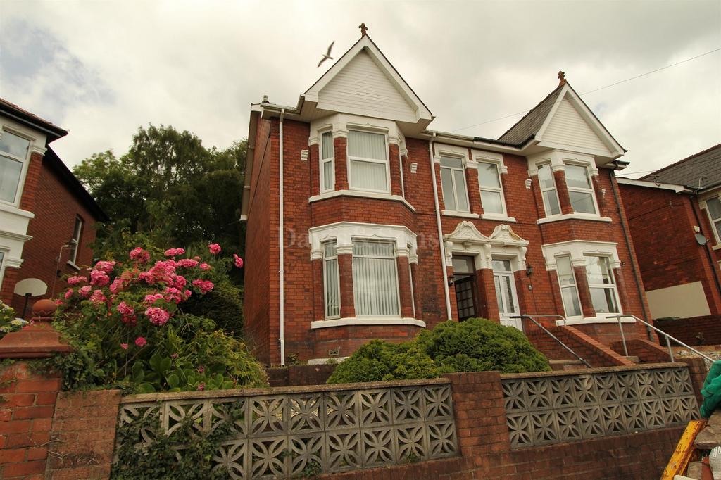 Gelli Crescent, Risca, Newport. NP11 6QG 4 bed semi-detached house - £ ...
