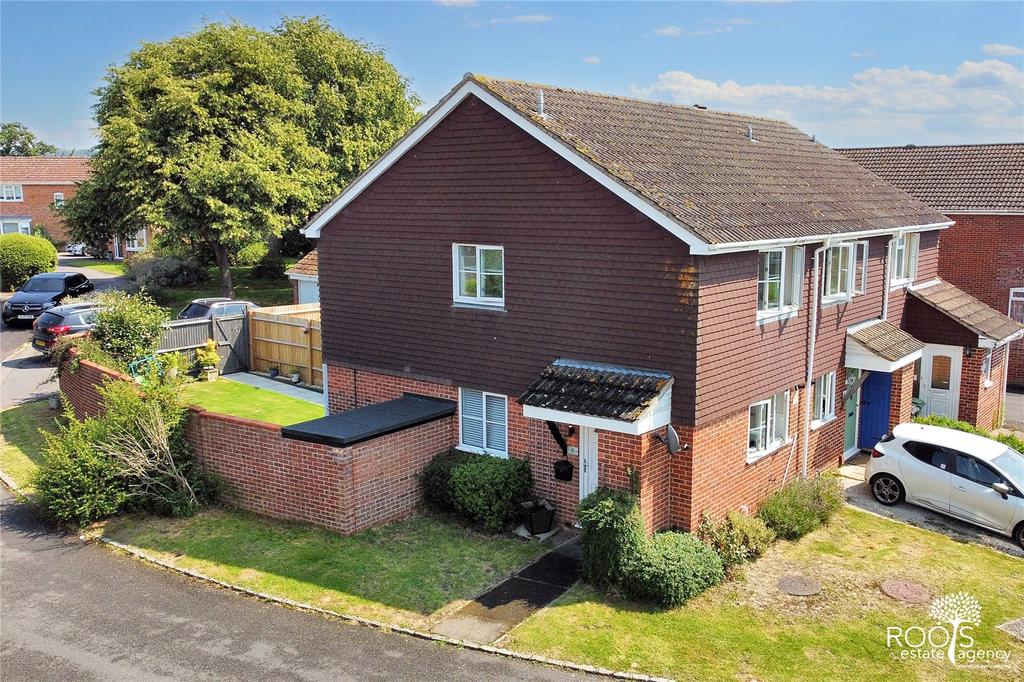 Fyfield Road, Berkshire RG19 2 bed end of terrace house - £315,000