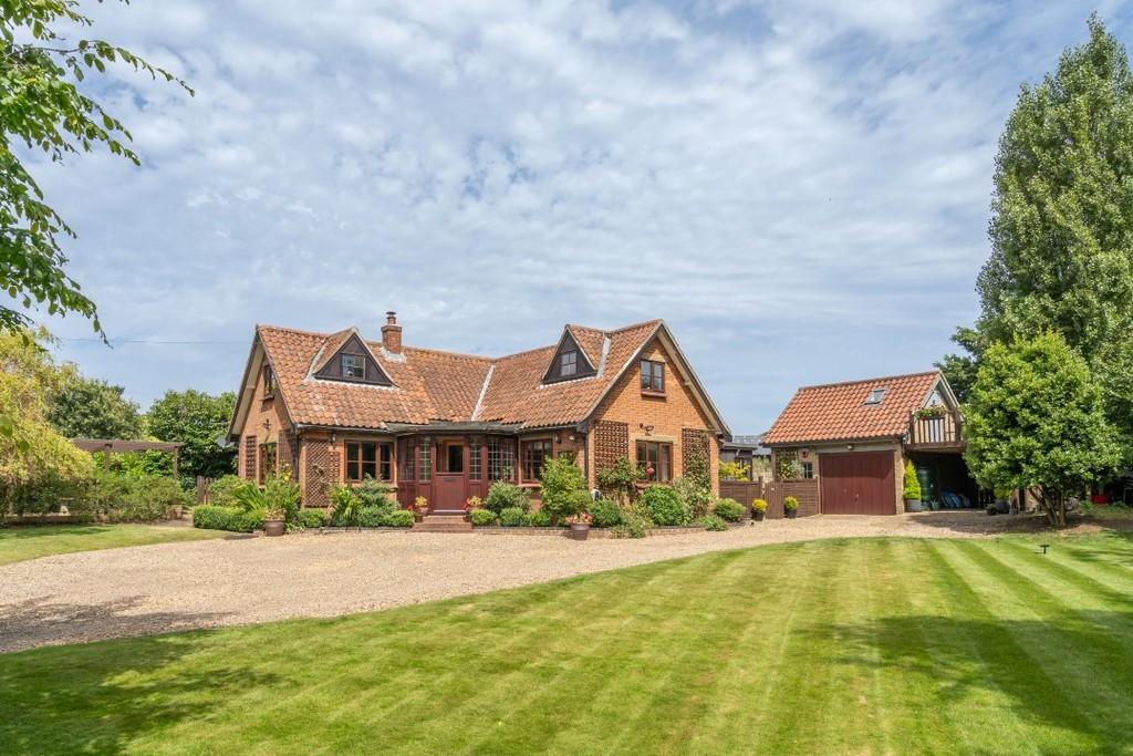 Saxlingham Nethergate 3 bed detached house - £695,000