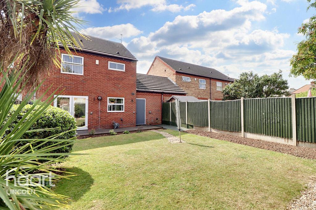 Durham Close, Bracebridge Heath 3 bed semi-detached house - £210,000