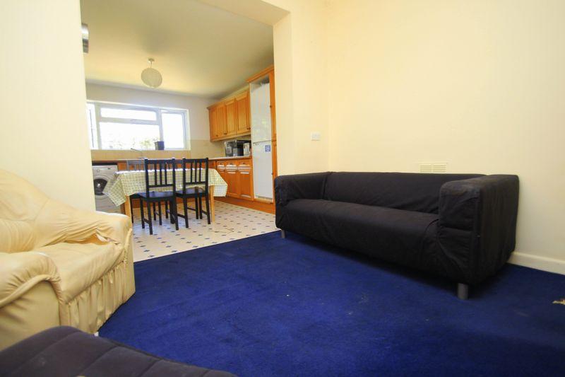 Maxwell Road, Bournemouth BH9 4 bed apartment - £310,000