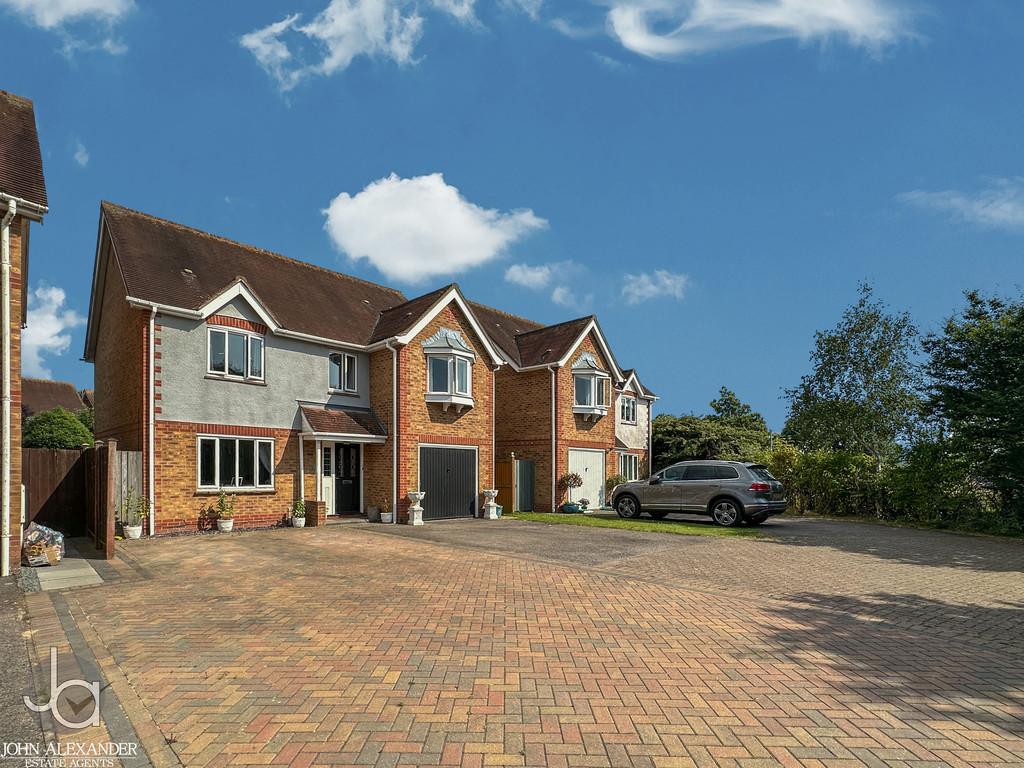 Tumulus Way, Roman Fields, Colchester 4 bed detached house - £450,000