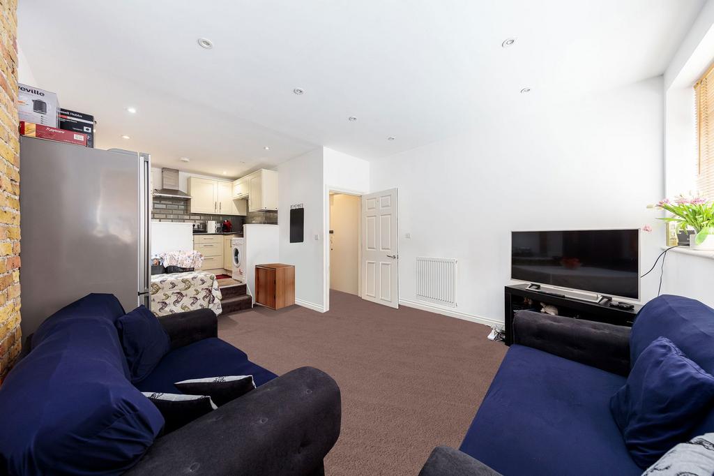 Floyd Road, London SE7 2 bed flat - £325,000