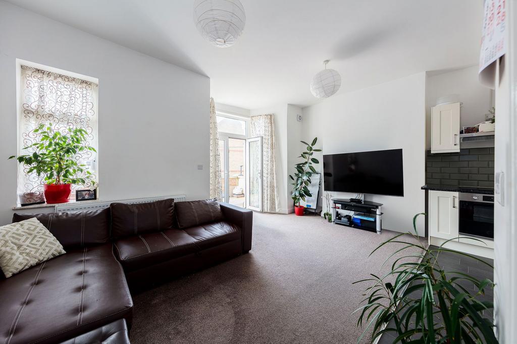 Floyd Road, London SE7 2 bed maisonette - £350,000