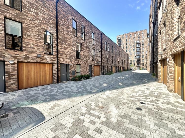 Lockgate Mews, Manchester M4 3 bed townhouse - £499,950