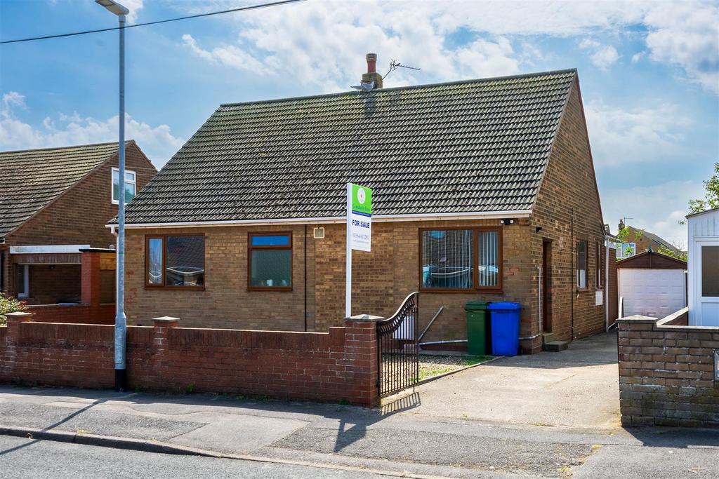 Seacroft Road, WITHERNSEA 3 bed detached bungalow for sale - £249,950