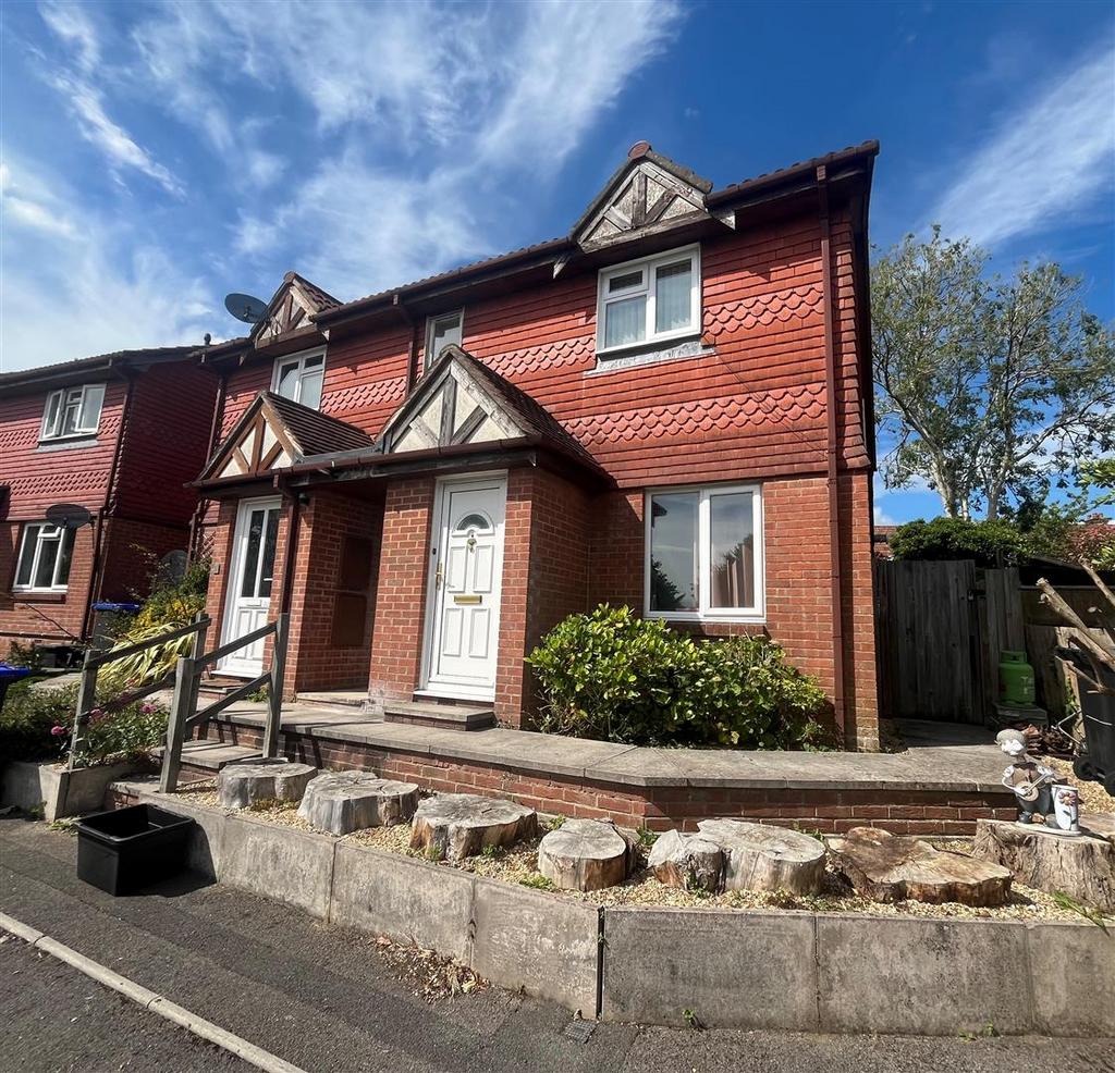 Nightingale Walk, Salisbury 1 bed maisonette - £185,000