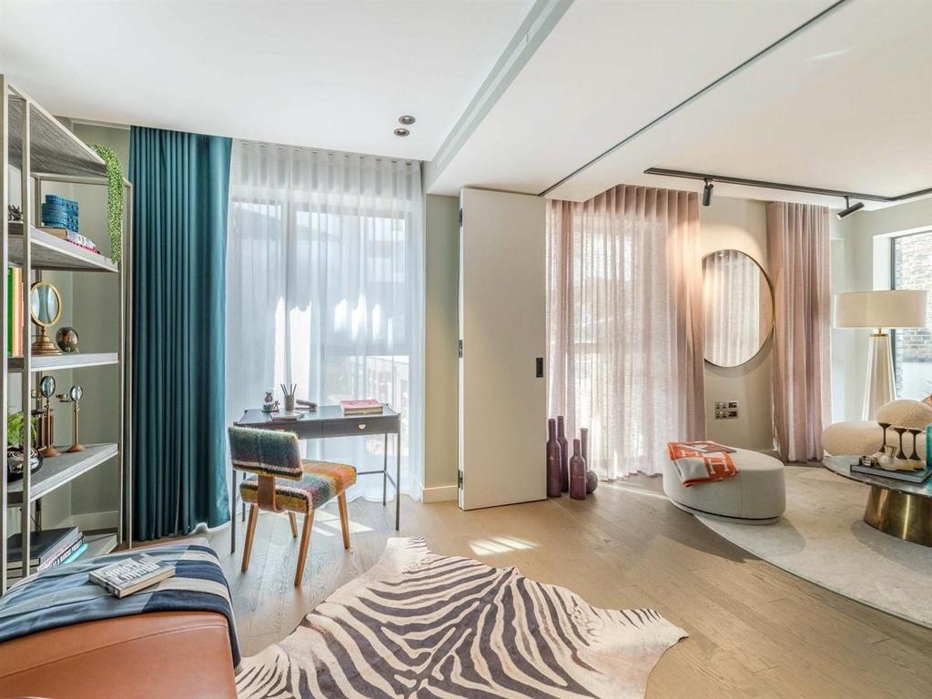 Halo Towers, Manchester 2 bed apartment - £370,000