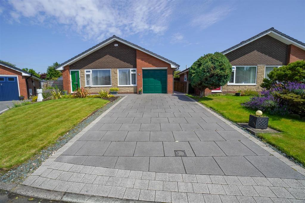 Cow Lees, Bolton BL5 3 bed detached bungalow for sale - £350,000