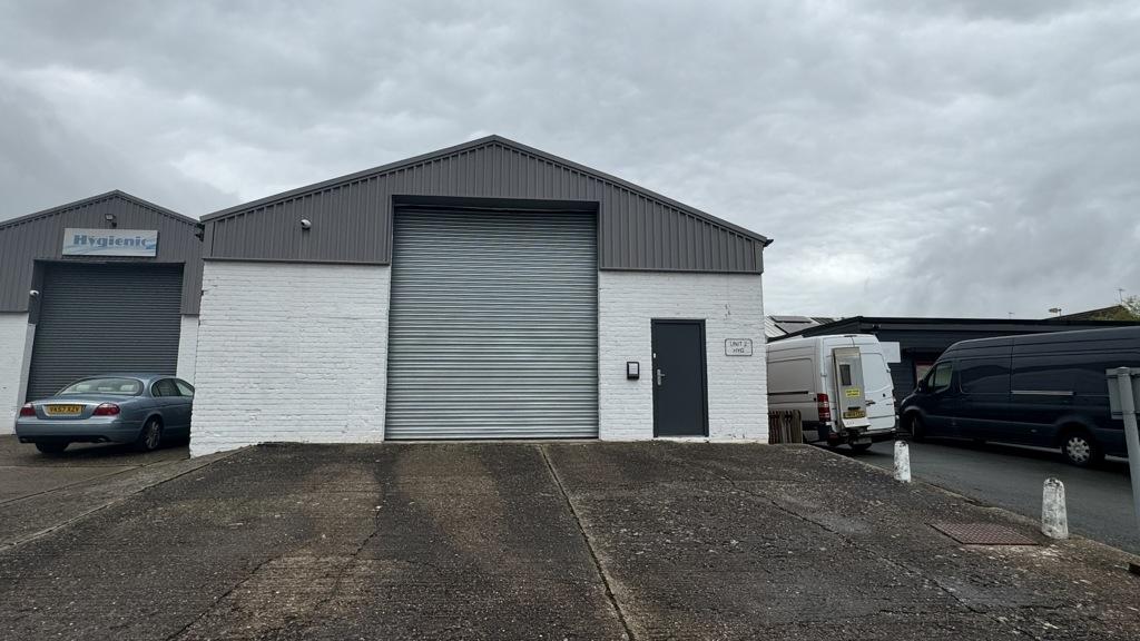 Unit 2 New Road, Pershore... Industrial unit to rent - £2,333 pcm (£538 pw)