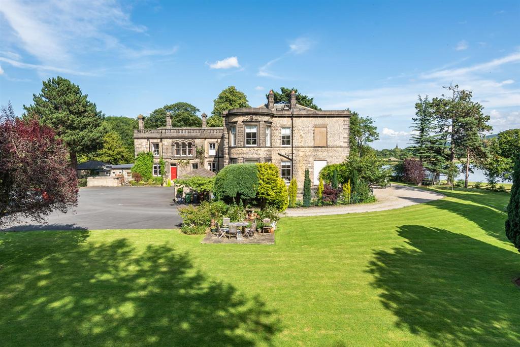 Weston Lane, Otley LS21 2 bed penthouse - £350,000