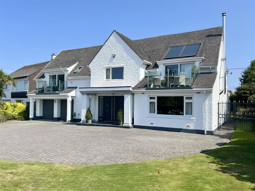 Sea Road, Carlyon Bay, St. Austell 4 bed detached house - £1,350,000
