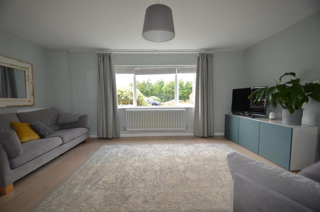 Jackson Place, Chicksands, Shefford 4 bed semi-detached house - £435,000