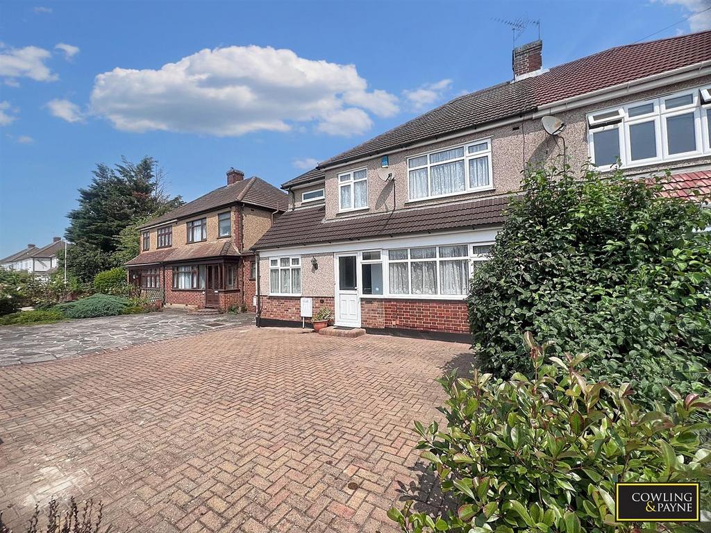 St. Marys Lane, Upminster 3 bed semi-detached house - £600,000