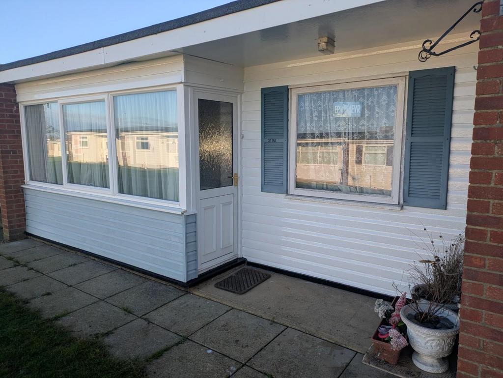 Sundowner, Newport Road, Hemsby 2 bed chalet for sale - £17,500