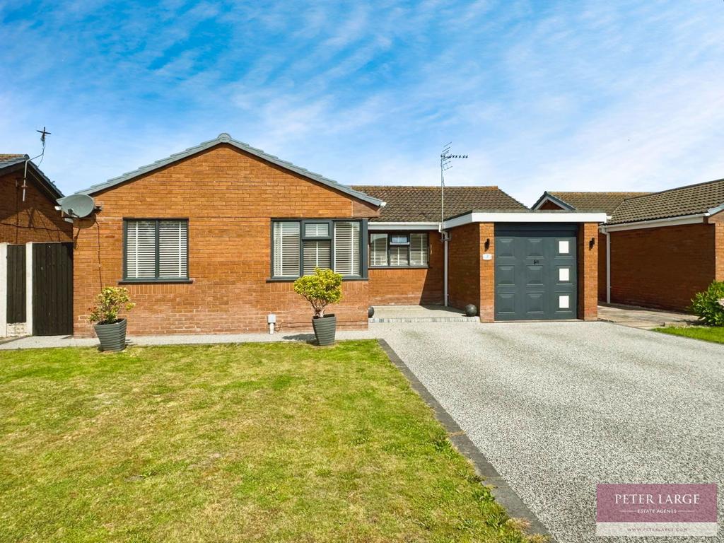 3 Oaklea, Kinmel Bay, Conwy LL18 5HZ 3 bed detached bungalow - £290,000