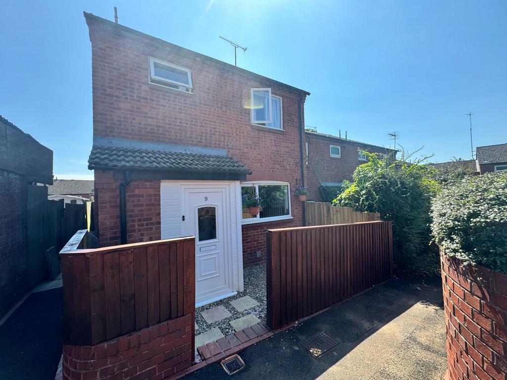 Lightoak Close, Redditch B97 3 bed end of terrace house - £230,000