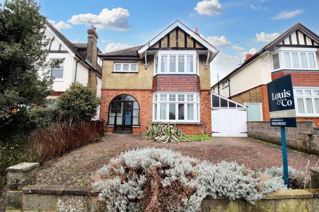 Curzon Road, Maidstone ME14 3 bed detached house for sale - £500,000