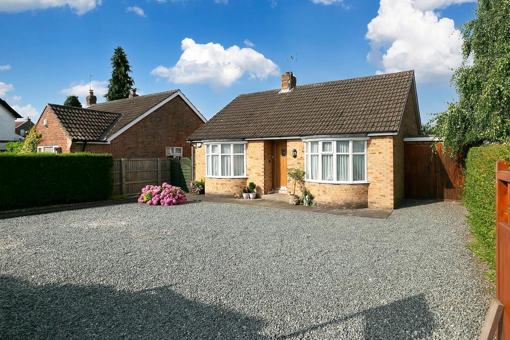 67 Yapham Road, Pocklington, YO42 2DT 2 bed detached bungalow - £329,950