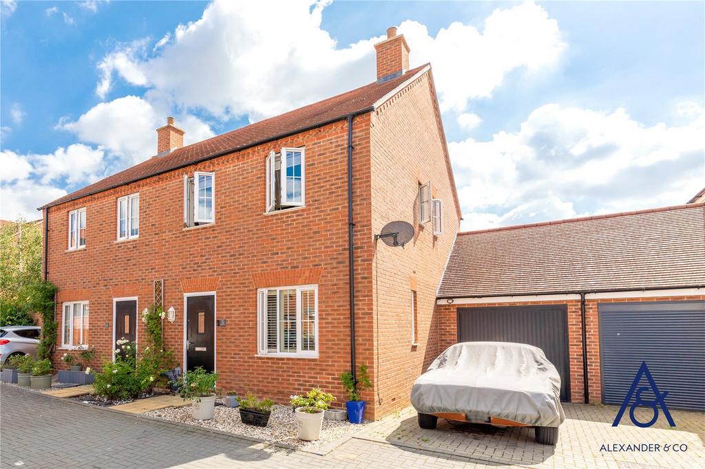 Spindle Mews, Buckinghamshire MK18 3 bed semi-detached house for sale ...
