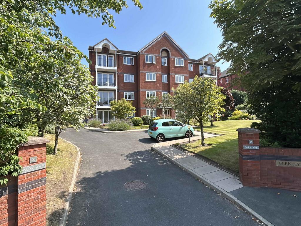 Park Avenue, Southport PR9 2 bed ground floor flat - £190,000