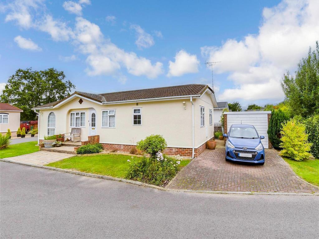 Shenley Park, Headcorn, Kent 2 bed park home - £190,000