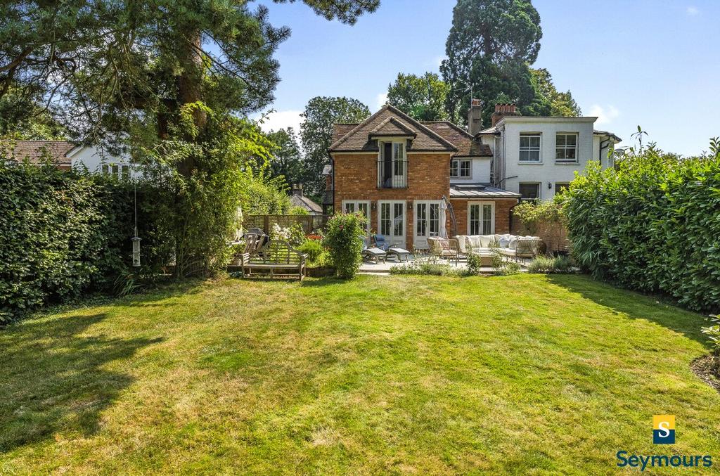 Liddington Hall Drive, Surrey GU3 3 bed semi-detached house - £850,000