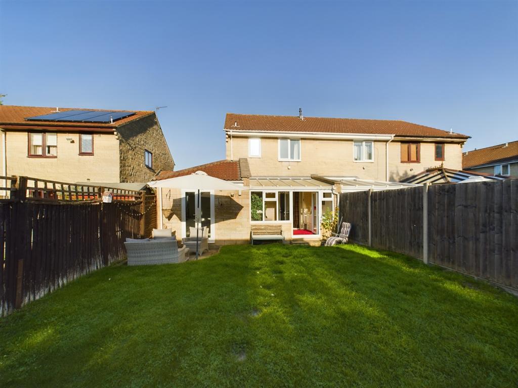 York Close, Yate, Bristol, BS37 4 bed end of terrace house - £350,000
