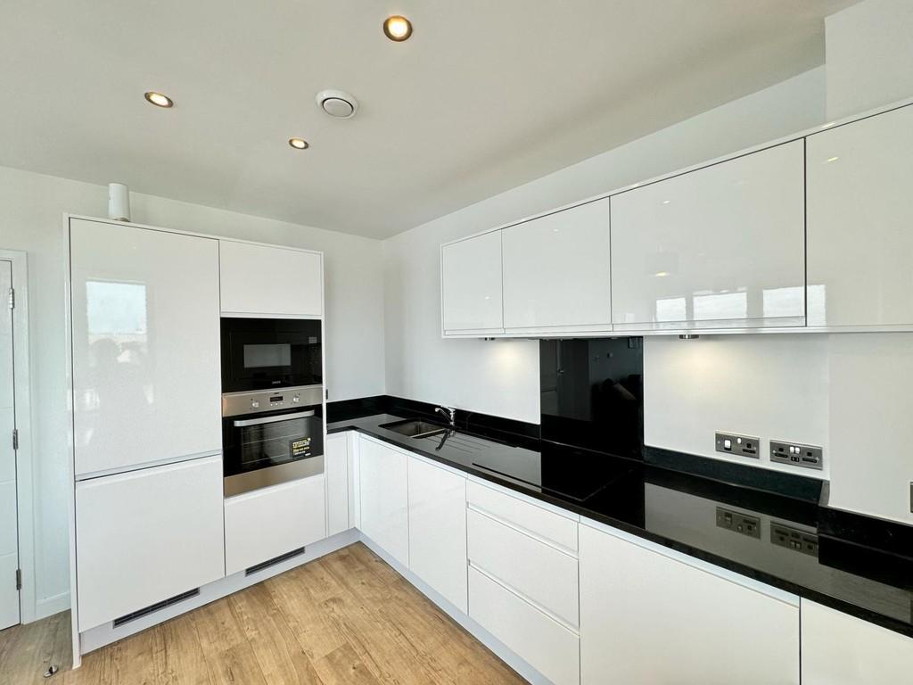 at Manchester, 177 Viscount House 8... 2 bed flat - £2,285 pcm (£527 pw)