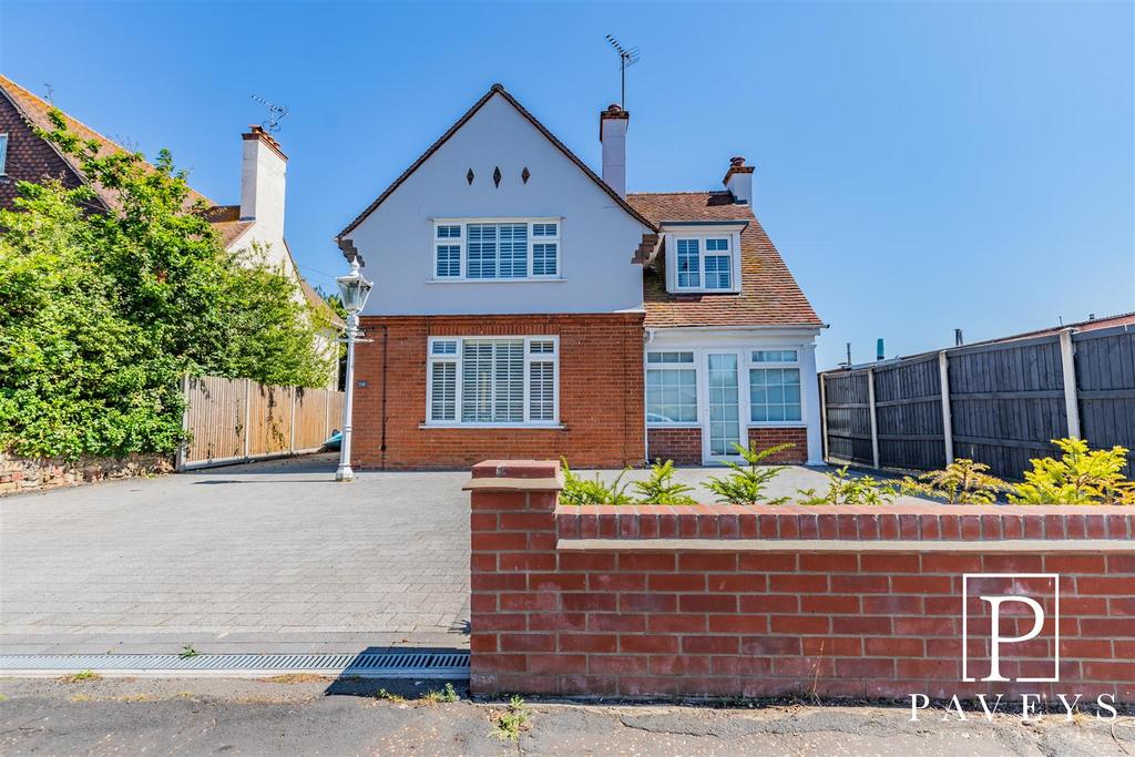 Connaught Avenue, Frinton-On-Sea 4 bed detached house - £625,000