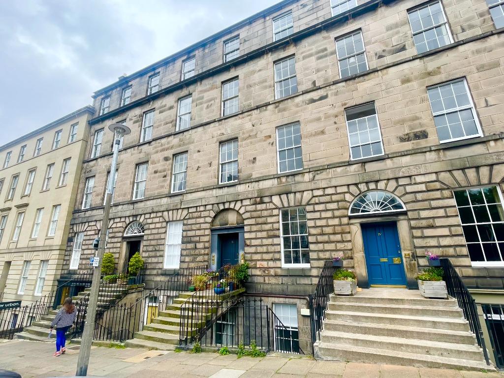 St Vincent Street, Edinburgh EH3 4 bed flat - £3,600 pcm (£831 pw)