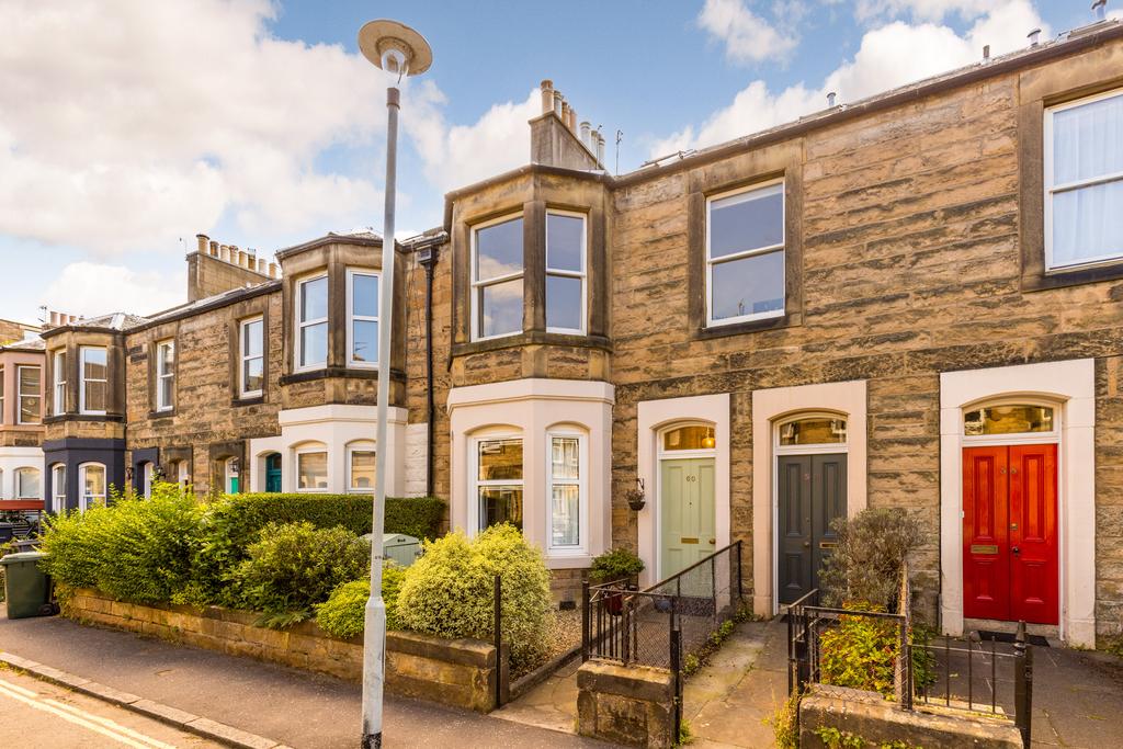 60 Hazelbank Terrace, Edinburgh, EH111SL 2 bed flat - £315,000