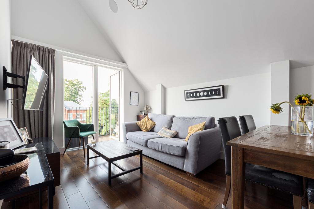 Palace Road, London SW2 2 bed detached house to rent - £2,250 pcm (£519 pw)