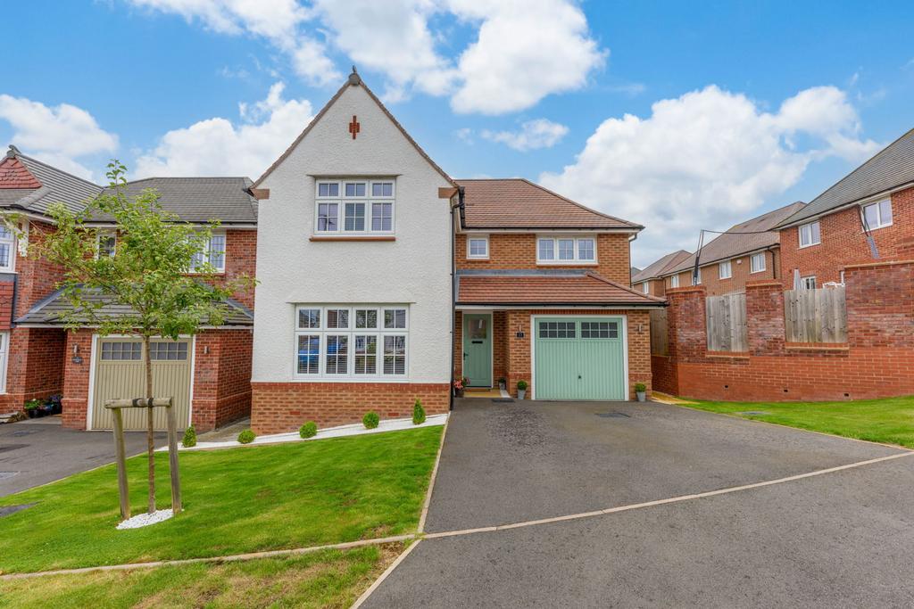 Redditch B97 4 bed detached house - £435,000