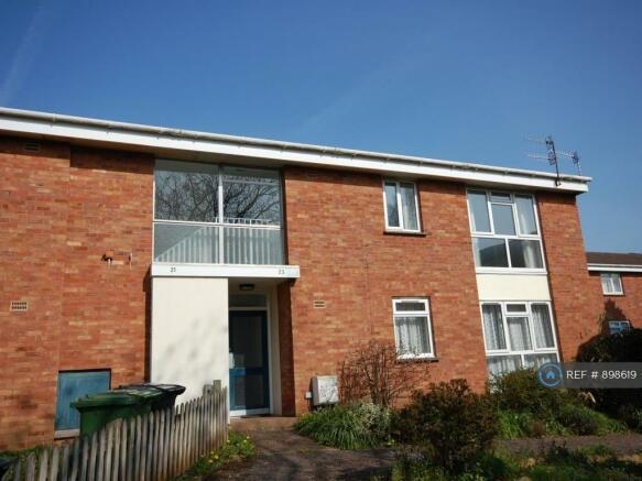 Abbeville Close, Exeter EX2 2 bed flat - £1,250 pcm (£288 pw)