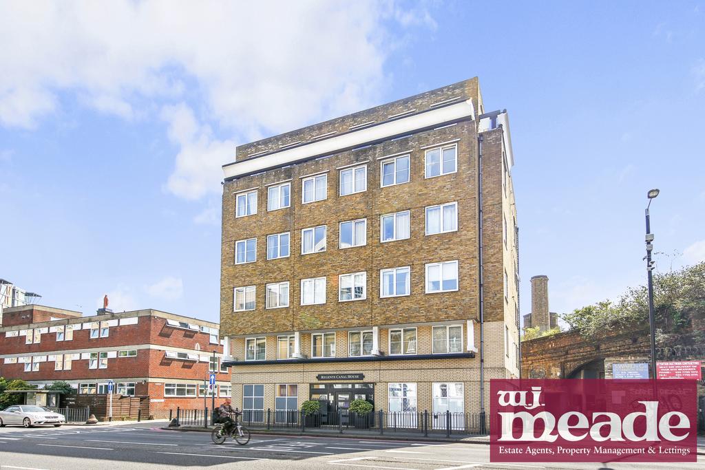 Regents Canal House, Limehouse, E14 3 bed flat - £3,300 pcm (£762 pw)
