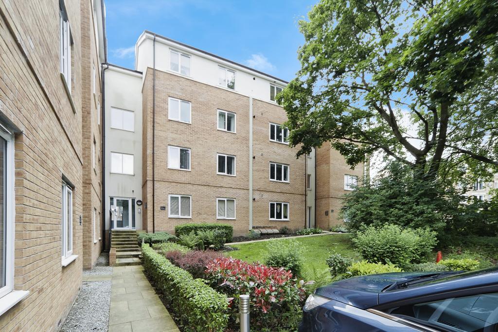 Holly Way, West Yorkshire LS14 2 bed apartment - £120,000