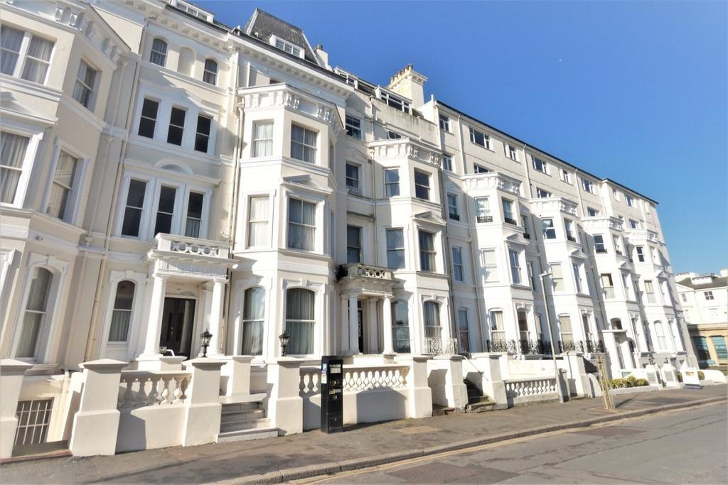 Clifton Gardens, Kent CT20 2 bed apartment for sale - £260,000