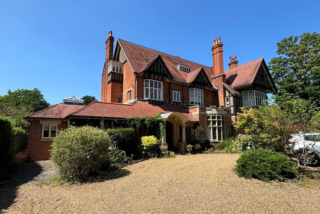 Wickham Road, Beckenham, BR3 4 bed ground floor flat - £1,000,000