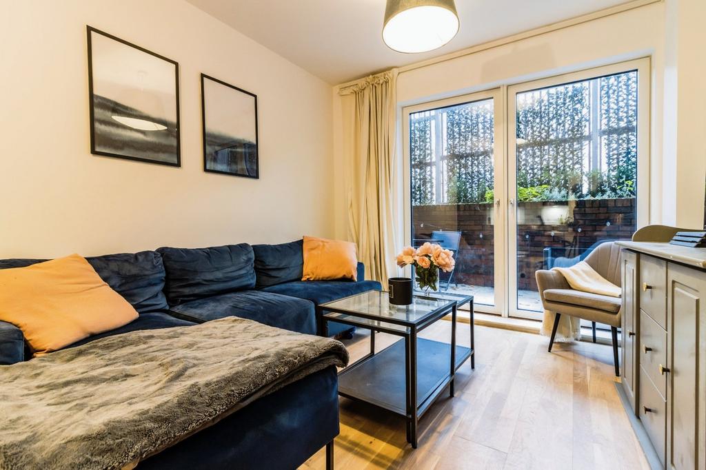 Lockgate Mews, Manchester M4 1 bed apartment - £240,000