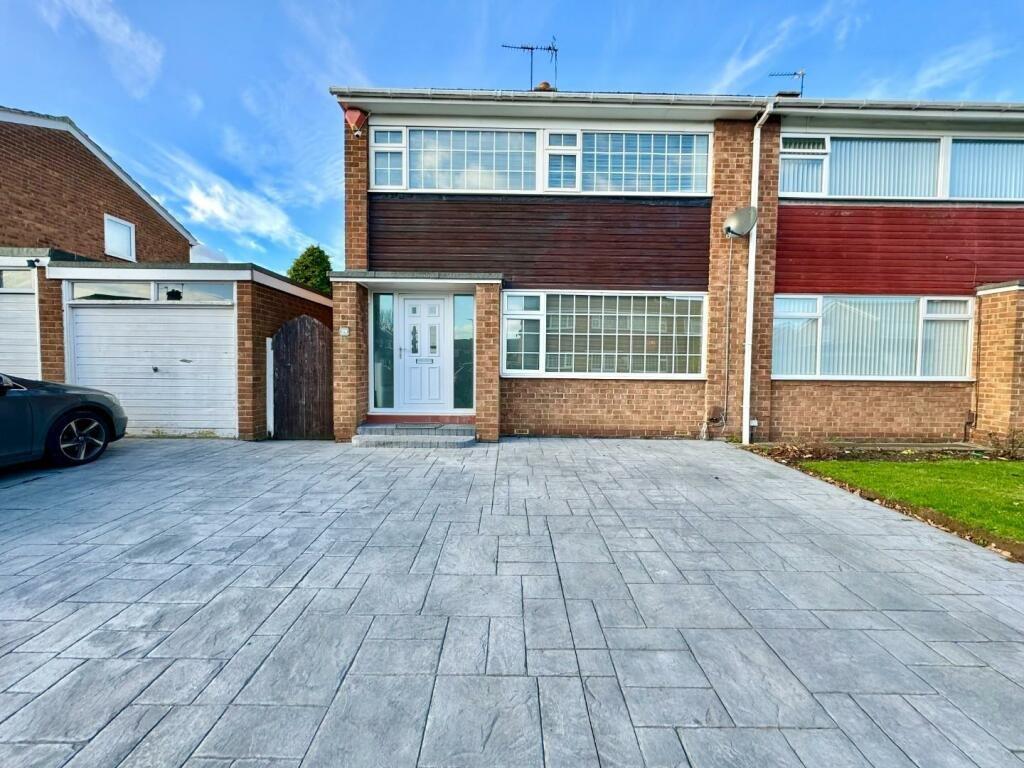 Fountains Drive, Middlesbrough TS5 3 bed semi-detached house - £225,000