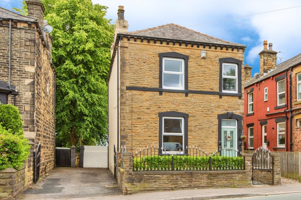 Victoria Road, Leeds LS27 4 bed detached house for sale - £400,000