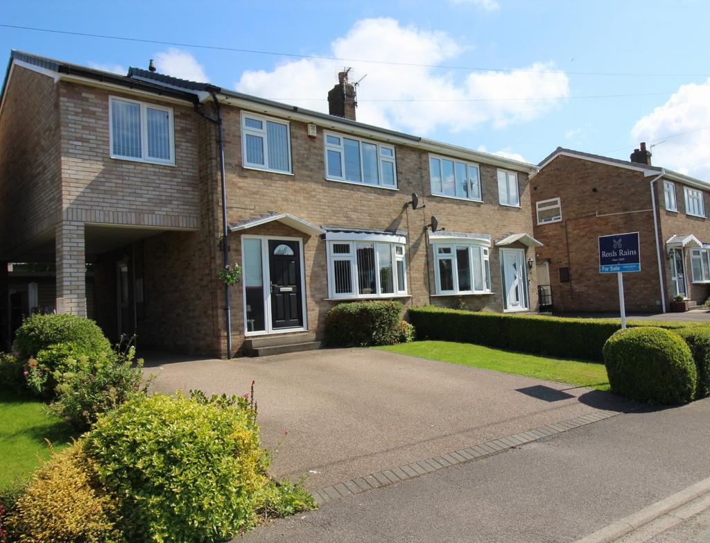 Longlands Road, West Yorkshire WF5 4 bed semi-detached house - £269,000