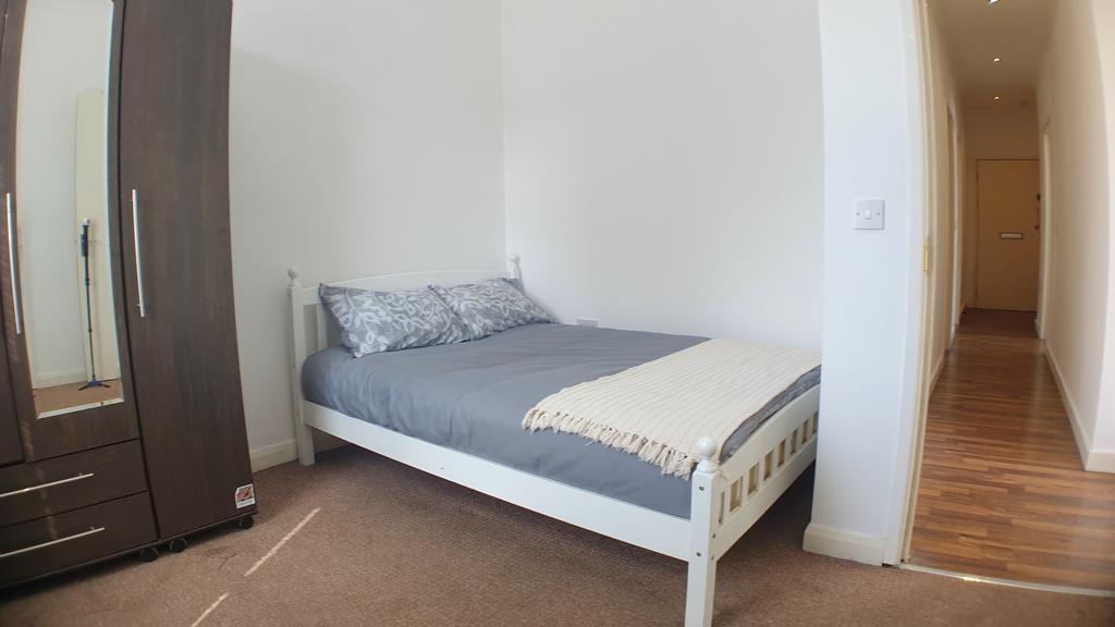 Walburgh Street, London E1 3 bed apartment - £2,600 pcm (£600 pw)