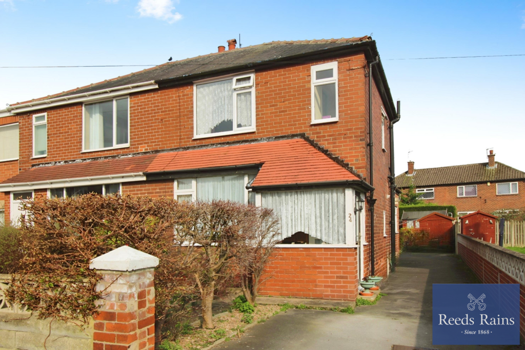Knightscroft Drive, Leeds LS26 2 bed semi-detached house - £195,000