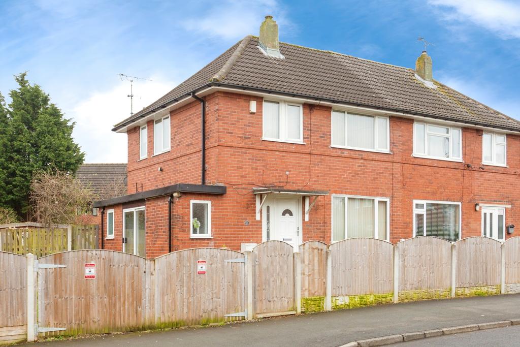 Raylands Way, West Yorkshire LS10 2 bed semi-detached house - £180,000