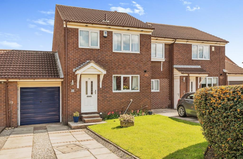 Rosewood Court, Leeds LS26 3 bed semi-detached house for sale - £235,000