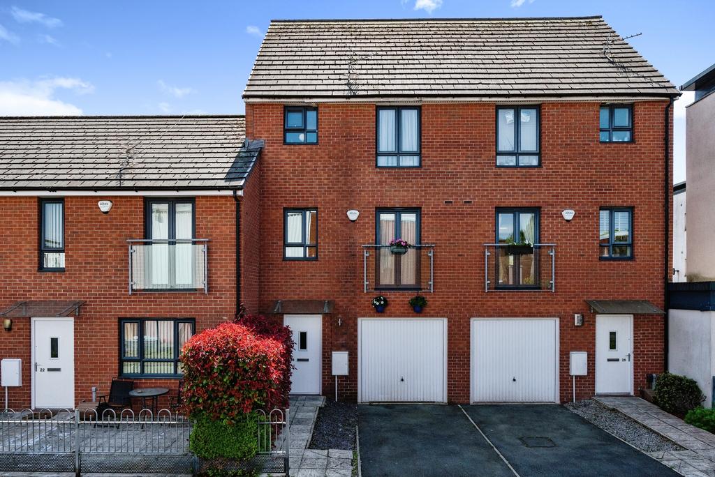 Moss Street, Greater Manchester M7 3 bed terraced house - £290,000