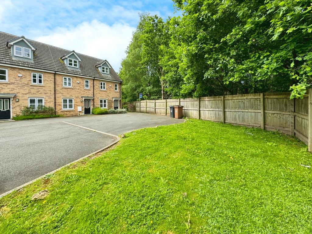Travers Street, Greater Manchester M7 3 bed semi-detached house - £260,000